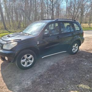 Zils Toyota RAV4 2004 Rīga, ar dzinēja tilpumu 2.00 L un nobraukumu 276 tūkst. km par 2250 €, foto  vietnē AUTOMOTO.COM.LV