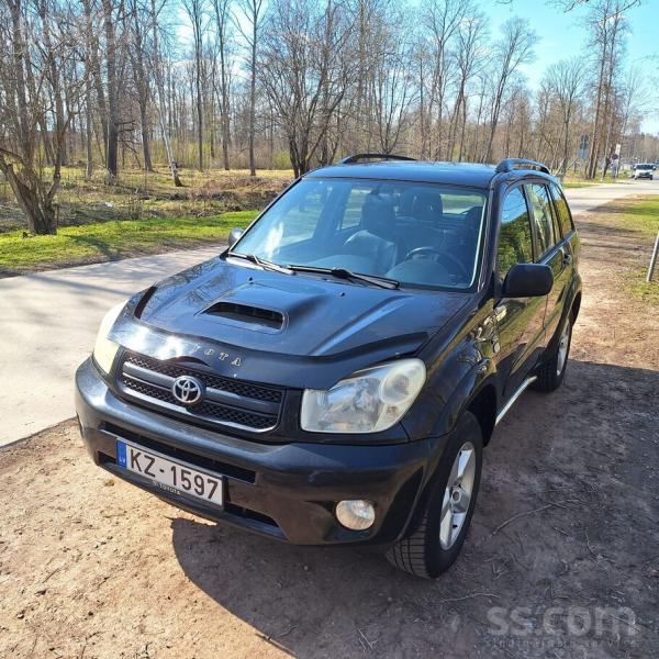 Zils Toyota RAV4 2004 Rīga, ar dzinēja tilpumu 2.00 L un nobraukumu 276 tūkst. km par 2250 €, foto 2 vietnē AUTOMOTO.COM.LV