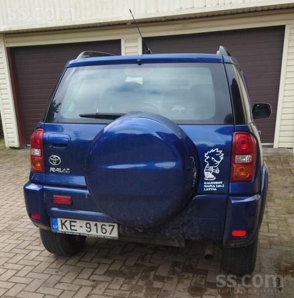 Blue Toyota RAV4 2004 in Ludza, with an engine capacity of 2.00 L and mileage of 312 thousand km for 2490 €, photo 5 on AUTOMOTO.COM.LV