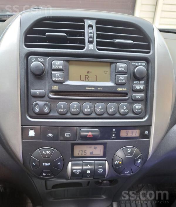 Blue Toyota RAV4 2004 in Ludza, with an engine capacity of 2.00 L and mileage of 312 thousand km for 2490 €, photo 6 on AUTOMOTO.COM.LV