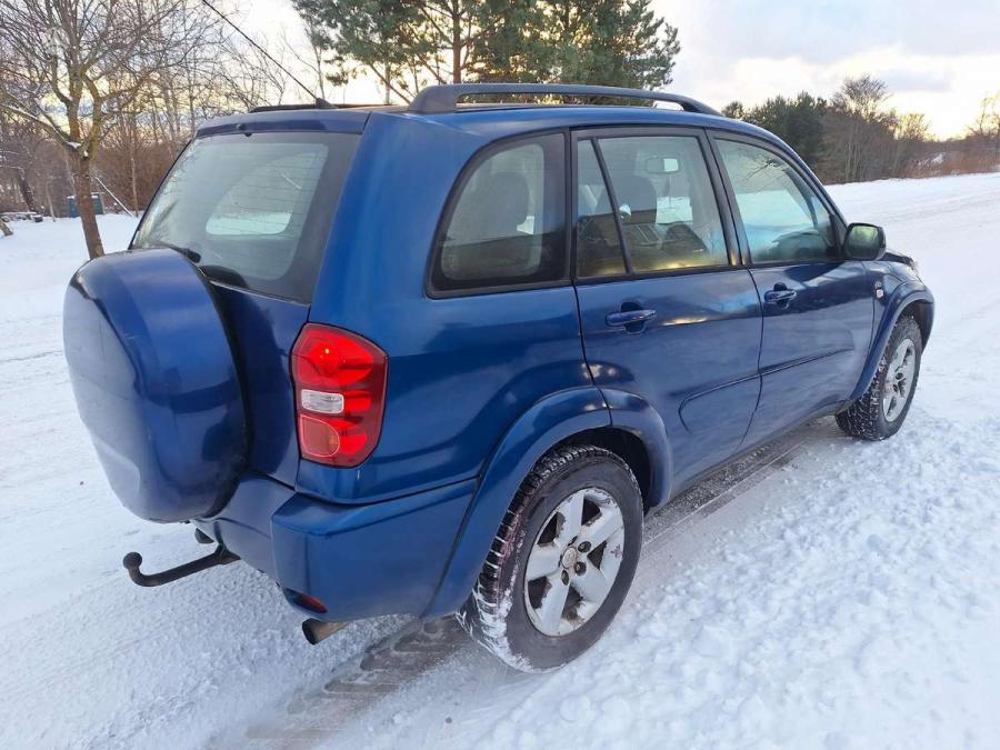 Blue Toyota RAV4 2005 in Kelme, with an engine capacity of 0.20 L and mileage of 290 thousand km for 1950 €, photo 4 on AUTOMOTO.COM.LV