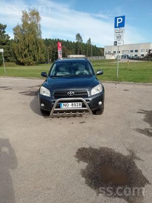 Zils Toyota RAV4 2006 Rīga, ar dzinēja tilpumu 2.20 L un nobraukumu 266 tūkst. km par 3650 €, foto 2 vietnē AUTOMOTO.COM.LV