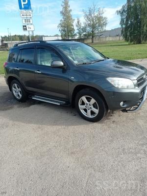 Zils Toyota RAV4 2006 Rīga, ar dzinēja tilpumu 2.20 L un nobraukumu 266 tūkst. km par 3650 €, foto 3 vietnē AUTOMOTO.COM.LV