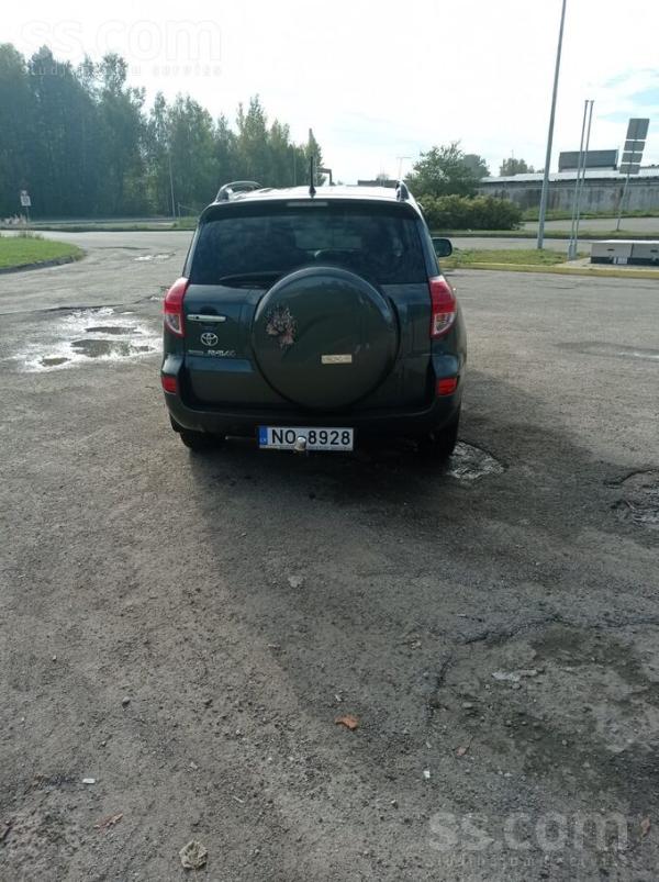 Blue Toyota RAV4 2006 in Riga, with an engine capacity of 2.20 L and mileage of 266 thousand km for 3650 €, photo 4 on AUTOMOTO.COM.LV