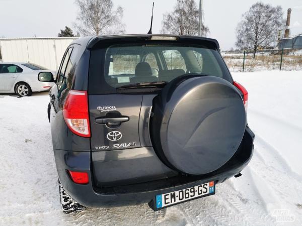 Zils Toyota RAV4 2006 Utena, ar dzinēja tilpumu 2.00 L un nobraukumu 229 tūkst. km par 5125 €, foto 5 vietnē AUTOMOTO.COM.LV