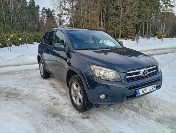 Zils Toyota RAV4 2006 Viļņa, ar dzinēja tilpumu 2.20 L un nobraukumu 308 tūkst. km par 3100 €, foto 1 vietnē AUTOMOTO.COM.LV