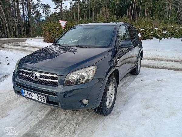 Zils Toyota RAV4 2006 Viļņa, ar dzinēja tilpumu 2.20 L un nobraukumu 308 tūkst. km par 3100 €, foto 3 vietnē AUTOMOTO.COM.LV