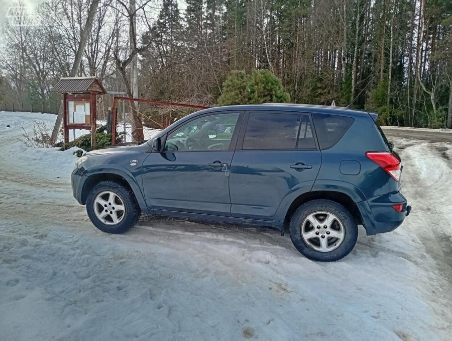 Blue Toyota RAV4 2006 in Vilnius, with an engine capacity of 2.20 L and mileage of 308 thousand km for 3100 €, photo 7 on AUTOMOTO.COM.LV