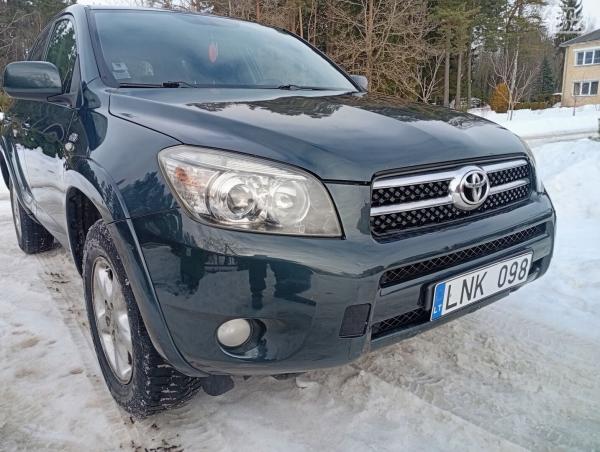 Zils Toyota RAV4 2006 Viļņa, ar dzinēja tilpumu 2.20 L un nobraukumu 308 tūkst. km par 3100 €, foto 9 vietnē AUTOMOTO.COM.LV