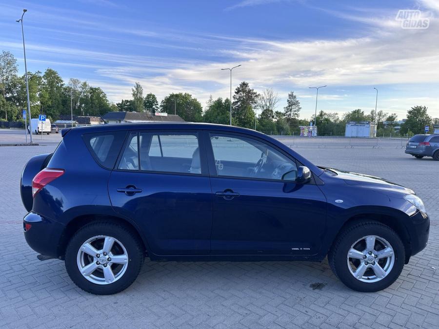 Blue Toyota RAV4 2006 in Druskininkai, with an engine capacity of 2.00 L and mileage of 227 thousand km for 4000 €, photo 1 on AUTOMOTO.COM.LV