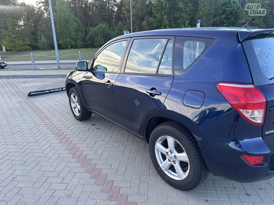 Blue Toyota RAV4 2006 in Druskininkai, with an engine capacity of 2.00 L and mileage of 227 thousand km for 4000 €, photo 4 on AUTOMOTO.COM.LV