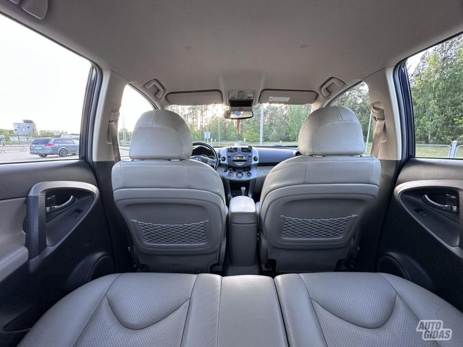 Blue Toyota RAV4 2006 in Druskininkai, with an engine capacity of 2.00 L and mileage of 227 thousand km for 4000 €, photo 12 on AUTOMOTO.COM.LV