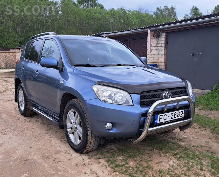 Zils Toyota RAV4 2006 Aizkraukle, ar dzinēja tilpumu 2.20 L un nobraukumu 322 tūkst. km par 4000 €, foto 4 vietnē AUTOMOTO.COM.LV