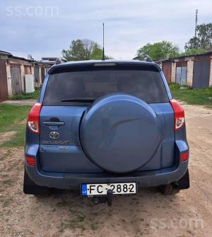 Zils Toyota RAV4 2006 Aizkraukle, ar dzinēja tilpumu 2.20 L un nobraukumu 322 tūkst. km par 4000 €, foto 7 vietnē AUTOMOTO.COM.LV