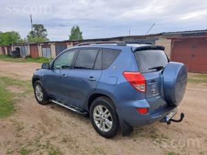 Zils Toyota RAV4 2006 Aizkraukle, ar dzinēja tilpumu 2.20 L un nobraukumu 322 tūkst. km par 4000 €, foto 8 vietnē AUTOMOTO.COM.LV