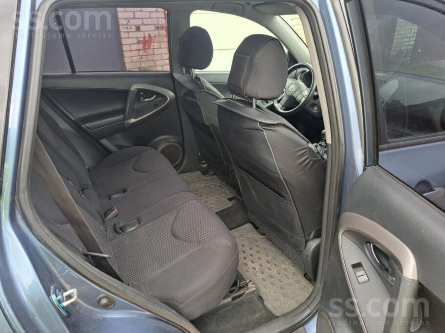 Zils Toyota RAV4 2006 Aizkraukle, ar dzinēja tilpumu 2.20 L un nobraukumu 322 tūkst. km par 4000 €, foto 10 vietnē AUTOMOTO.COM.LV