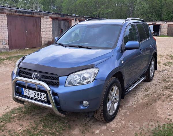 Blue Toyota RAV4 2006 in Aizkraukle, with an engine capacity of 2.20 L and mileage of 322 thousand km for 4000 €, photo 1 on AUTOMOTO.COM.LV