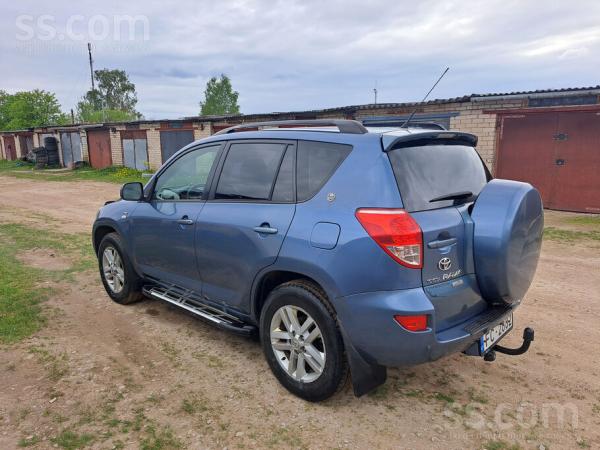 Blue Toyota RAV4 2006 in Aizkraukle, with an engine capacity of 2.20 L and mileage of 322 thousand km for 4000 €, photo 7 on AUTOMOTO.COM.LV