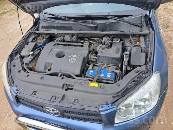 Blue Toyota RAV4 2006 in Aizkraukle, with an engine capacity of 2.20 L and mileage of 322 thousand km for 4000 €, photo 8 on AUTOMOTO.COM.LV