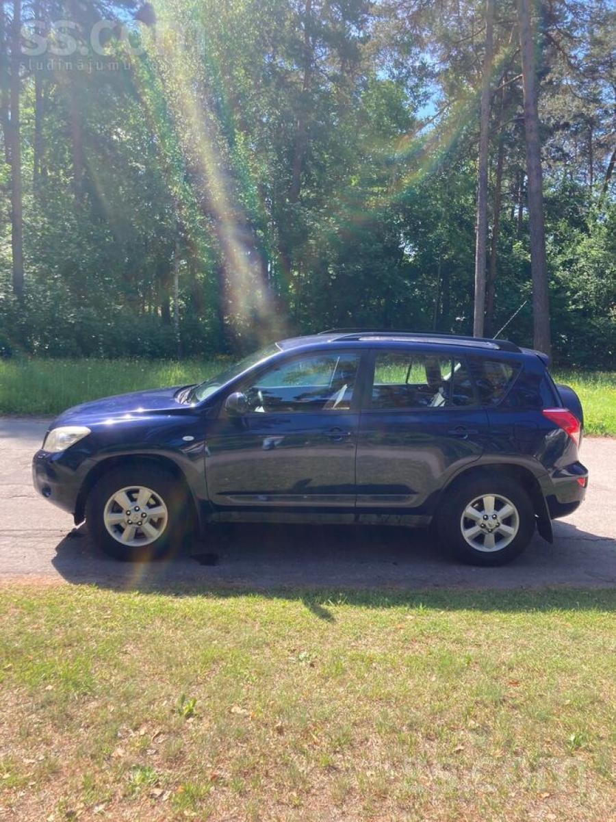Blue Toyota RAV4 2006 in Riga, with an engine capacity of 2.00 L and mileage of 187 thousand km for 5250 €, photo 5 on AUTOMOTO.COM.LV