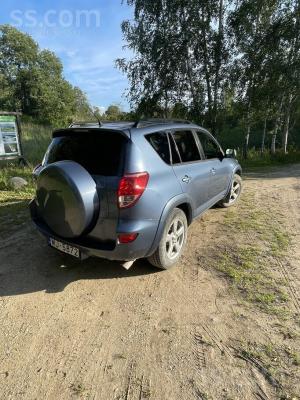 Zils Toyota RAV4 2006 Rīga, ar dzinēja tilpumu 2.20 L un nobraukumu 0 tūkst. km par 3200 €, foto 5 vietnē AUTOMOTO.COM.LV