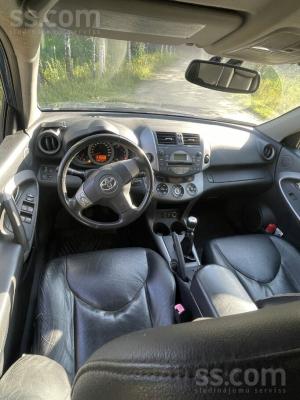 Zils Toyota RAV4 2006 Rīga, ar dzinēja tilpumu 2.20 L un nobraukumu 0 tūkst. km par 3200 €, foto 8 vietnē AUTOMOTO.COM.LV
