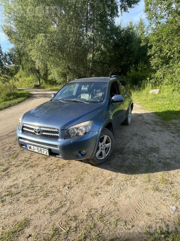 Zils Toyota RAV4 2006 Rīga, ar dzinēja tilpumu 2.20 L un nobraukumu 0 tūkst. km par 3200 €, foto 1 vietnē AUTOMOTO.COM.LV