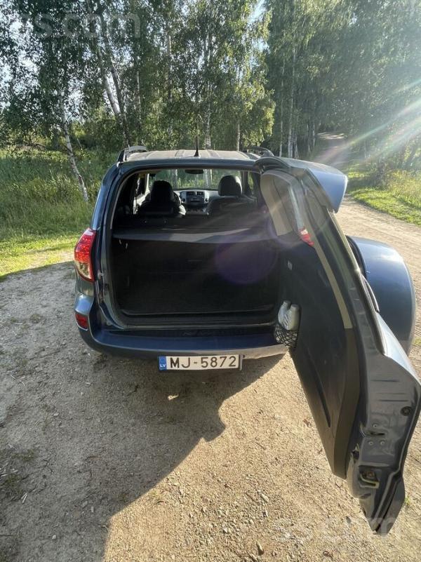 Zils Toyota RAV4 2006 Rīga, ar dzinēja tilpumu 2.20 L un nobraukumu 0 tūkst. km par 3200 €, foto 5 vietnē AUTOMOTO.COM.LV