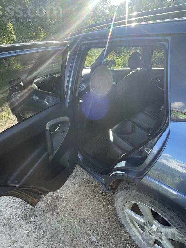 Zils Toyota RAV4 2006 Rīga, ar dzinēja tilpumu 2.20 L un nobraukumu 0 tūkst. km par 3200 €, foto 6 vietnē AUTOMOTO.COM.LV