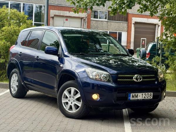 Zils Toyota RAV4 2006 Jelgava, ar dzinēja tilpumu 2.20 L un nobraukumu 291 tūkst. km par 3300 €, foto 2 vietnē AUTOMOTO.COM.LV