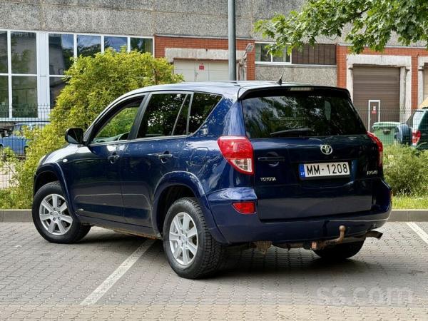 Zils Toyota RAV4 2006 Jelgava, ar dzinēja tilpumu 2.20 L un nobraukumu 291 tūkst. km par 3300 €, foto 3 vietnē AUTOMOTO.COM.LV