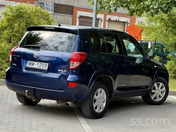 Zils Toyota RAV4 2006 Jelgava, ar dzinēja tilpumu 2.20 L un nobraukumu 291 tūkst. km par 3300 €, foto 4 vietnē AUTOMOTO.COM.LV