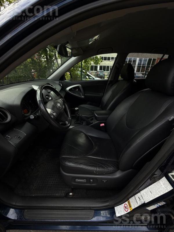 Zils Toyota RAV4 2006 Jelgava, ar dzinēja tilpumu 2.20 L un nobraukumu 291 tūkst. km par 3300 €, foto 10 vietnē AUTOMOTO.COM.LV