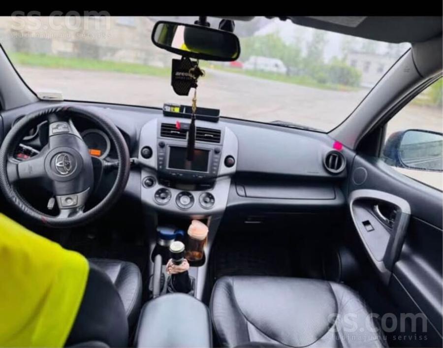 Zils Toyota RAV4 2006 Talsi, ar dzinēja tilpumu 2.20 L un nobraukumu 336 tūkst. km par 2630 €, foto 5 vietnē AUTOMOTO.COM.LV