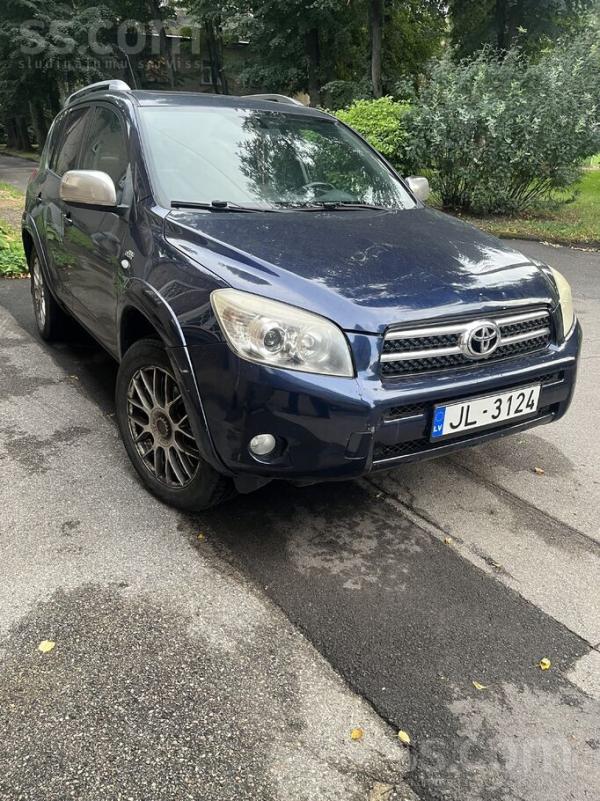 Blue Toyota RAV4 2006 in Riga, with an engine capacity of 2.20 L and mileage of 297 thousand km for 3200 €, photo 1 on AUTOMOTO.COM.LV