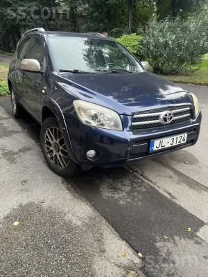 Zils Toyota RAV4 2006 Rīga, ar dzinēja tilpumu 2.20 L un nobraukumu 297 tūkst. km par 3200 €, foto  vietnē AUTOMOTO.COM.LV