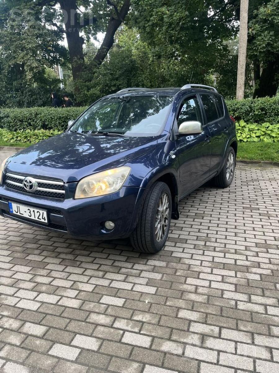 Zils Toyota RAV4 2006 Rīga, ar dzinēja tilpumu 2.20 L un nobraukumu 297 tūkst. km par 3200 €, foto 3 vietnē AUTOMOTO.COM.LV
