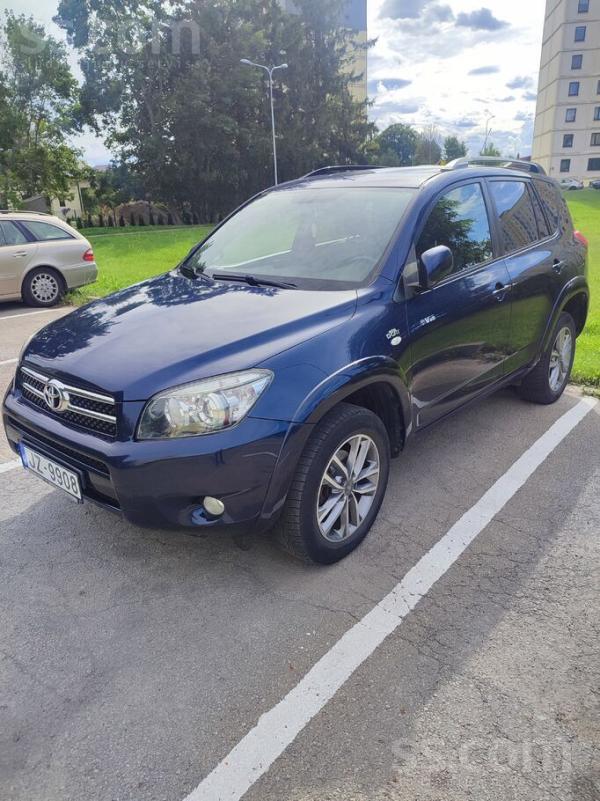 Zils Toyota RAV4 2006 Rīga, ar dzinēja tilpumu 2.20 L un nobraukumu 280 tūkst. km par 3550 €, foto 1 vietnē AUTOMOTO.COM.LV