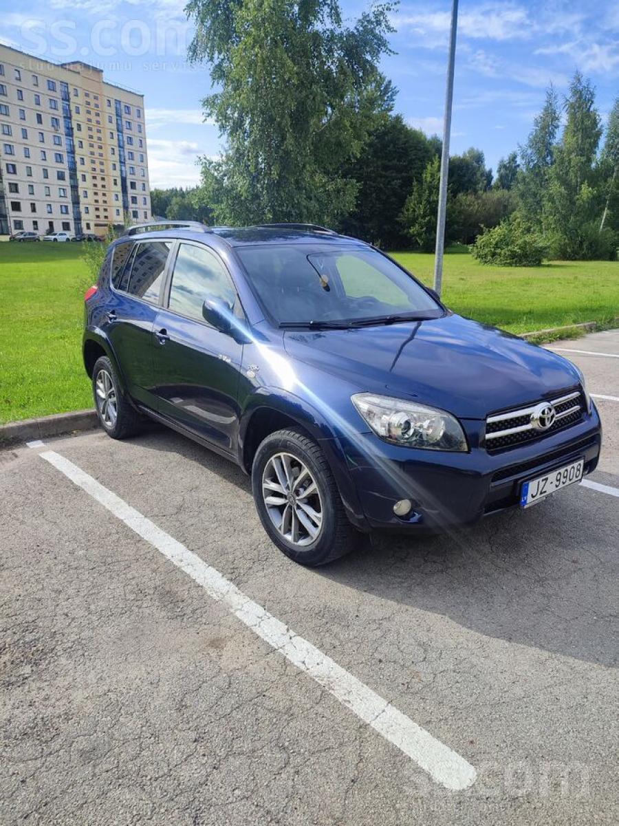 Zils Toyota RAV4 2006 Rīga, ar dzinēja tilpumu 2.20 L un nobraukumu 280 tūkst. km par 3550 €, foto 3 vietnē AUTOMOTO.COM.LV