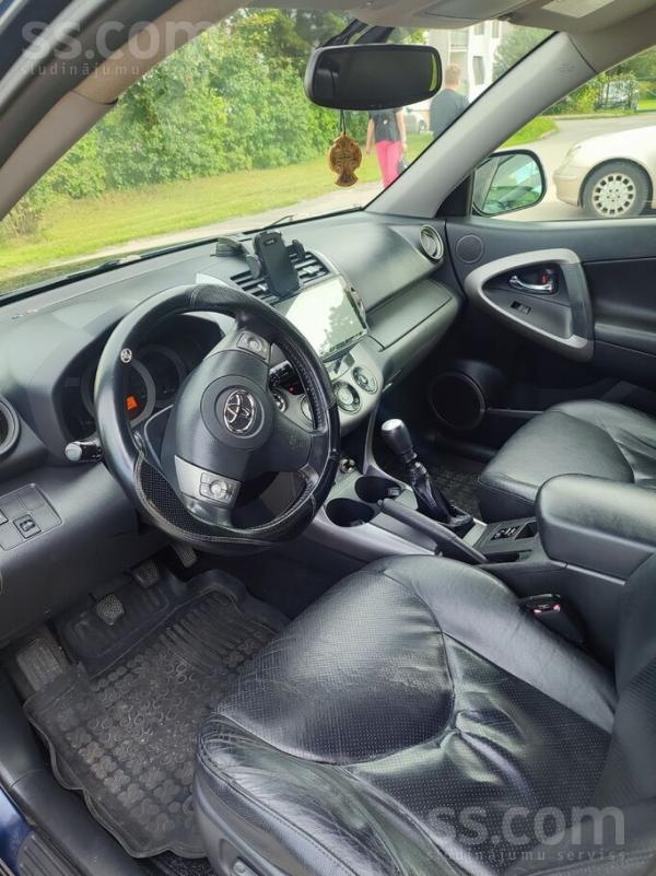 Zils Toyota RAV4 2006 Rīga, ar dzinēja tilpumu 2.20 L un nobraukumu 280 tūkst. km par 3550 €, foto 4 vietnē AUTOMOTO.COM.LV
