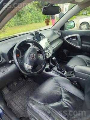 Zils Toyota RAV4 2006 Rīga, ar dzinēja tilpumu 2.20 L un nobraukumu 280 tūkst. km par 3550 €, foto 4 vietnē AUTOMOTO.COM.LV