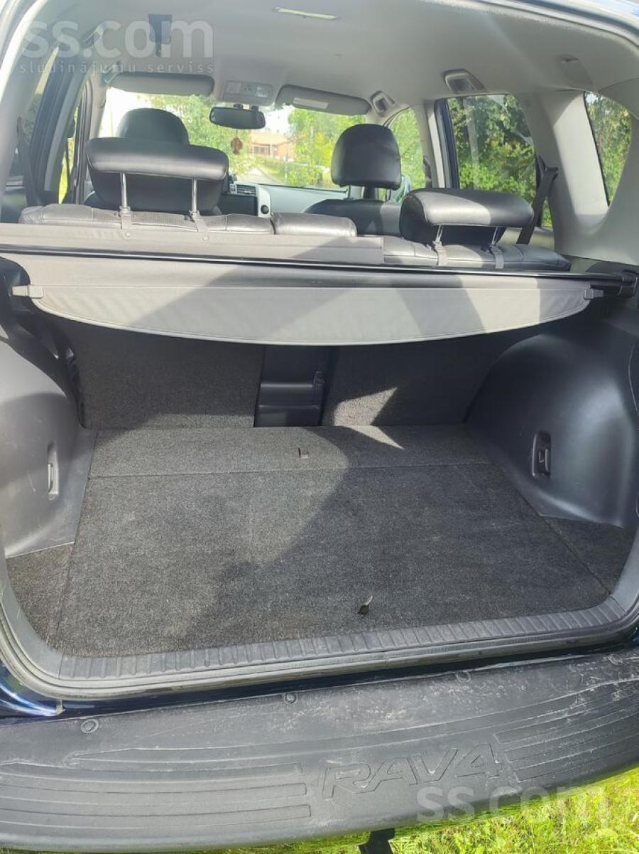 Zils Toyota RAV4 2006 Rīga, ar dzinēja tilpumu 2.20 L un nobraukumu 280 tūkst. km par 3550 €, foto 5 vietnē AUTOMOTO.COM.LV