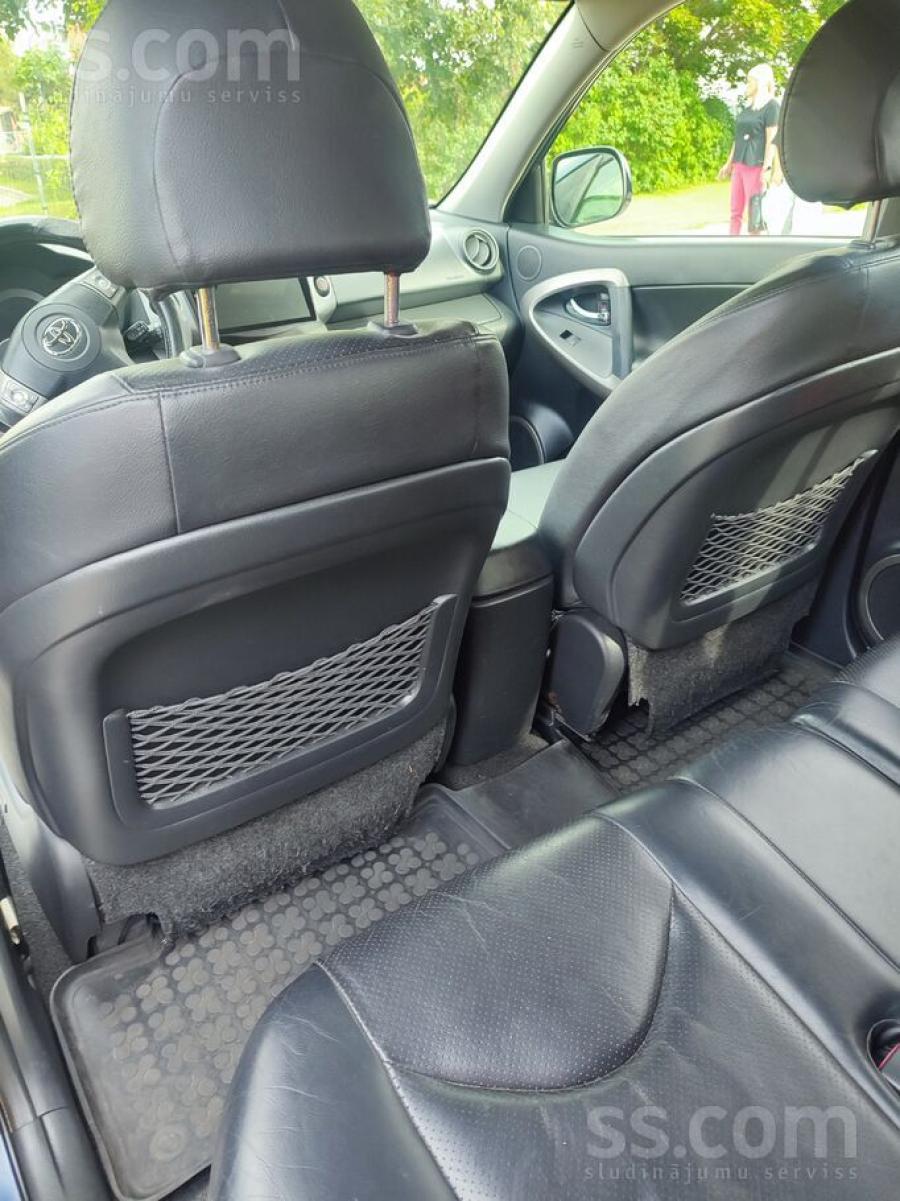 Zils Toyota RAV4 2006 Rīga, ar dzinēja tilpumu 2.20 L un nobraukumu 280 tūkst. km par 3550 €, foto 7 vietnē AUTOMOTO.COM.LV