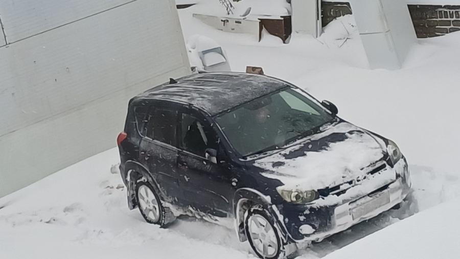 Zils Toyota RAV4 2006 Tallina, ar dzinēja tilpumu 2.20 L un nobraukumu 277 tūkst. km par 4500 €, foto 1 vietnē AUTOMOTO.COM.LV