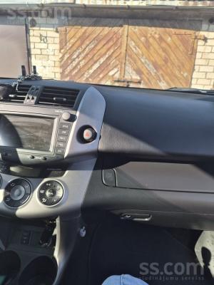 Zils Toyota RAV4 2006 Liepāja, ar dzinēja tilpumu 2.20 L un nobraukumu 293 tūkst. km par 1800 €, foto 6 vietnē AUTOMOTO.COM.LV