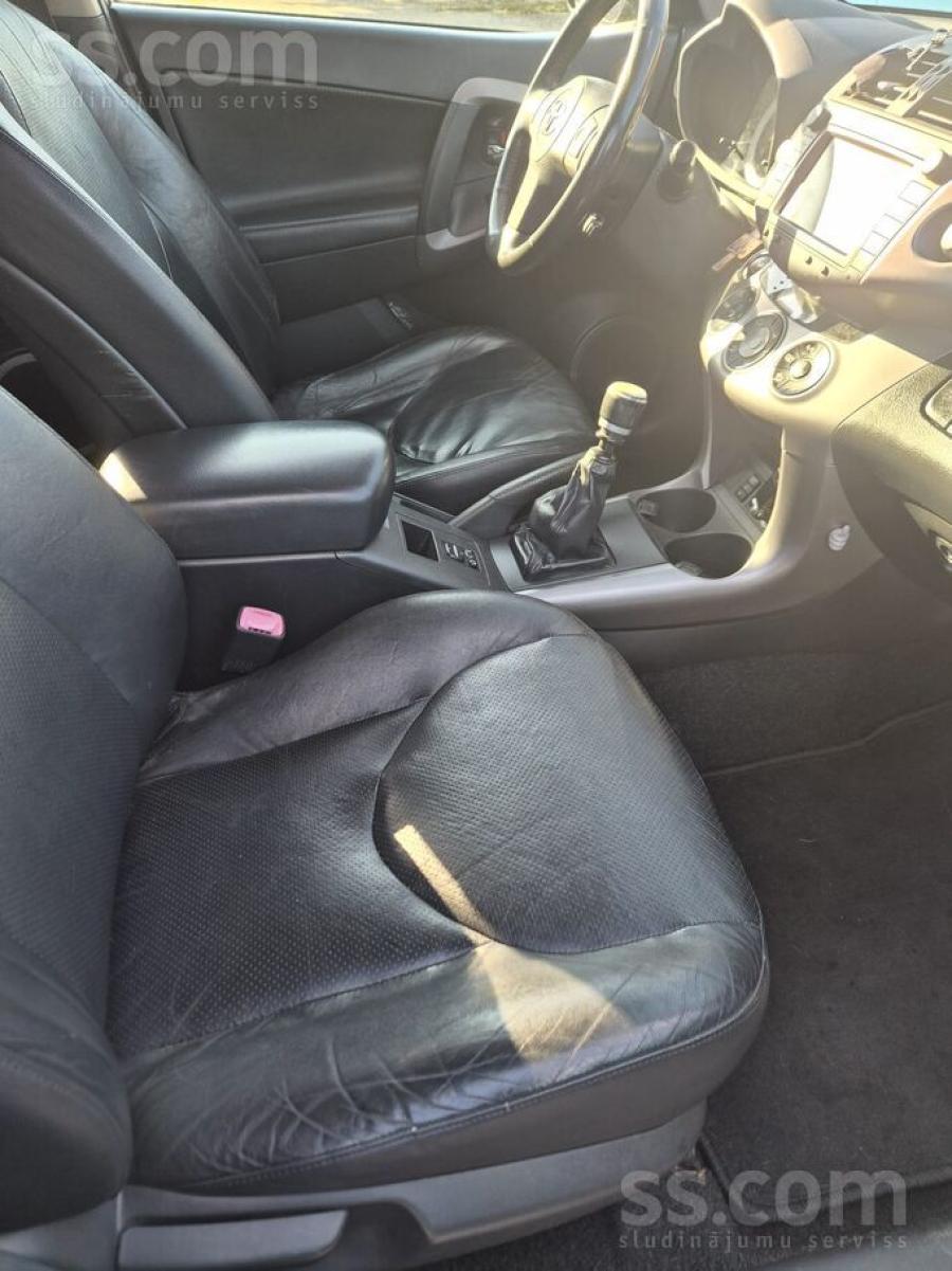 Zils Toyota RAV4 2006 Liepāja, ar dzinēja tilpumu 2.20 L un nobraukumu 293 tūkst. km par 1800 €, foto 7 vietnē AUTOMOTO.COM.LV