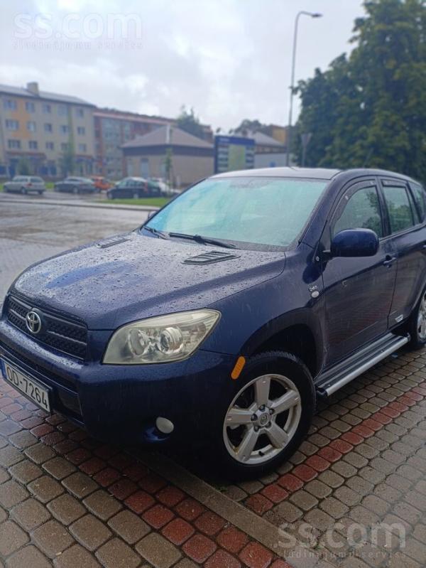 Zils Toyota RAV4 2007 Valmiera, ar dzinēja tilpumu 2.20 L un nobraukumu 374 tūkst. km par 3000 €, foto 3 vietnē AUTOMOTO.COM.LV