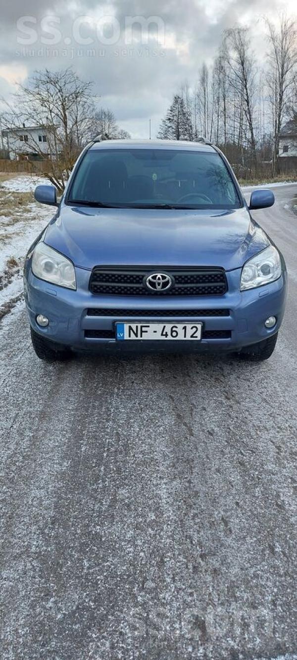 Zils Toyota RAV4 2007 Rīga, ar dzinēja tilpumu 2.00 L un nobraukumu 267 tūkst. km par 3500 €, foto 1 vietnē AUTOMOTO.COM.LV