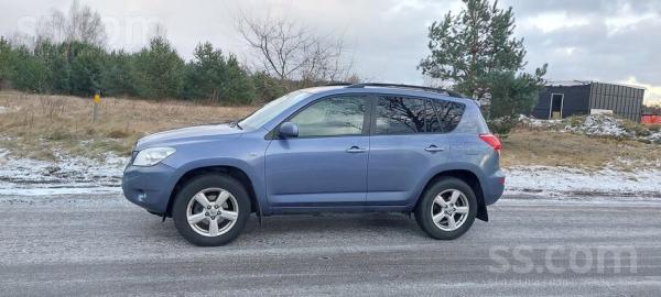 Zils Toyota RAV4 2007 Rīga, ar dzinēja tilpumu 2.00 L un nobraukumu 267 tūkst. km par 3500 €, foto 2 vietnē AUTOMOTO.COM.LV