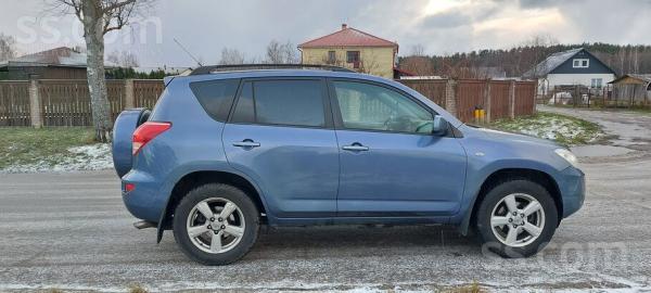 Zils Toyota RAV4 2007 Rīga, ar dzinēja tilpumu 2.00 L un nobraukumu 267 tūkst. km par 3500 €, foto 4 vietnē AUTOMOTO.COM.LV